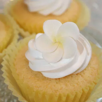 How to make a frangipani flower for cake or cupcake