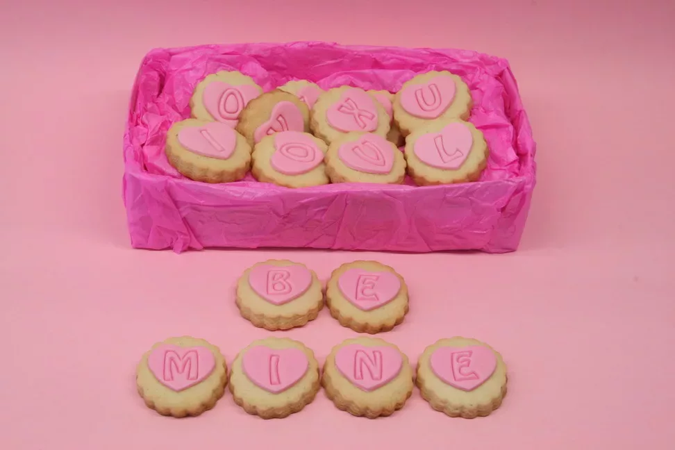 Valentine letter cookies - Cake Journal