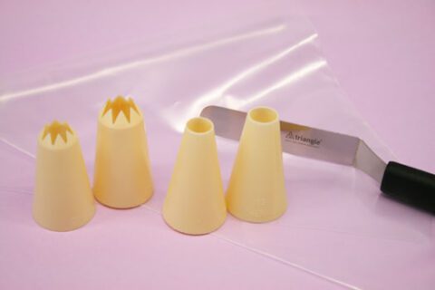 Cupcake decorating part 1 • Cake Journal