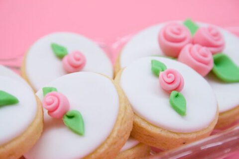 How to make a quick mini rose • Cake Journal