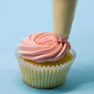 Cupcake decorating part 4 - Cake Journal