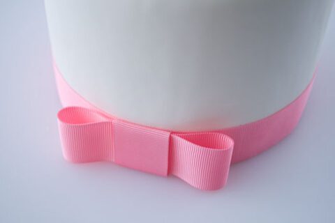 DIY: How to make a ribbon bow • Cake Journal
