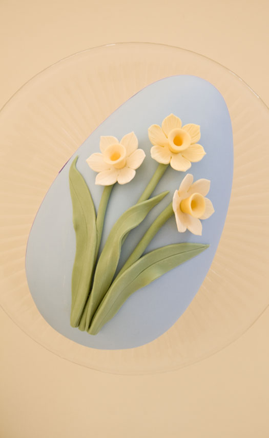 Easter Egg Cake Decorated With Gum Paste Daffodils Cake Journal