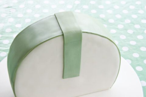Tutorial: How to make a purse cake • Cake Journal
