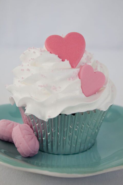 Valentine chocolate cupcakes • Cake Journal