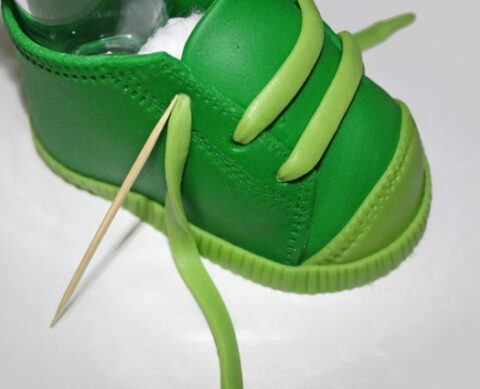 How to make baby shoes • Cake Journal