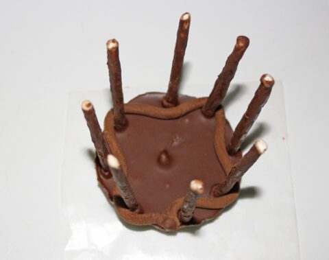 How to make a modeling chocolate basket • Cake Journal