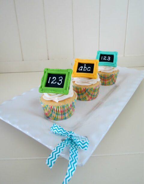 How to make a chalkboard cupcake topper • Cake Journal