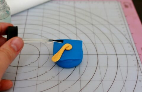 How to make a graduation cap topper • Cake Journal