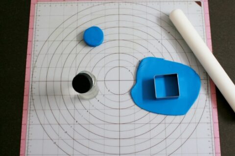 How to make a graduation cap topper • Cake Journal