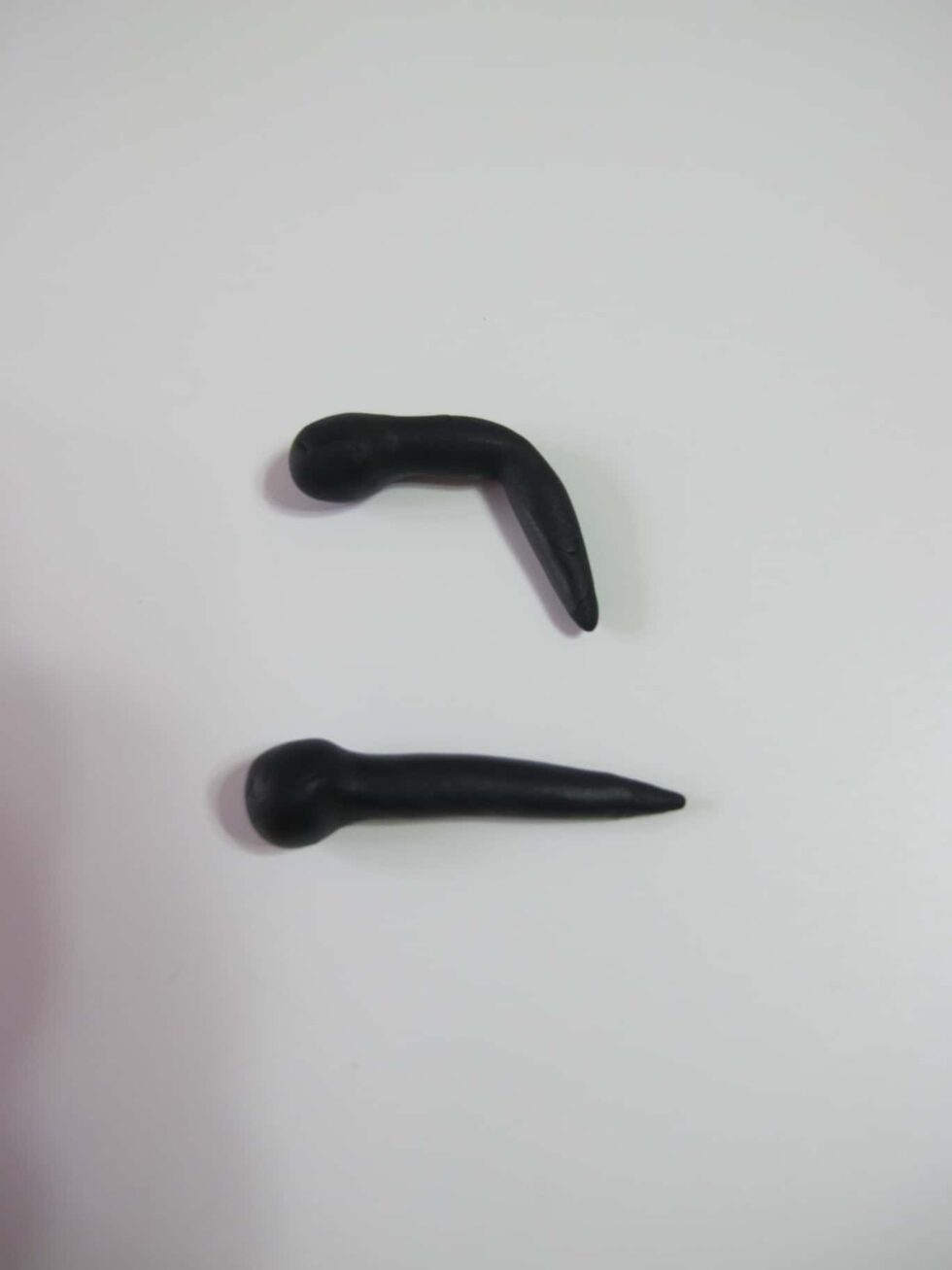 How to make a gum paste bumble bee cake topper • Cake Journal