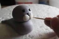 How to make a fondant seal cake topper - Cake Journal