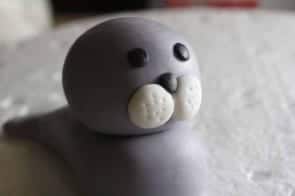 How to make a fondant seal cake topper - Cake Journal