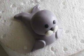 How to make a fondant seal cake topper - Cake Journal