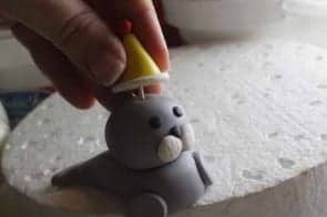 How to make a fondant seal cake topper - Cake Journal