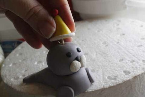 How to make a fondant seal cake topper • Cake Journal