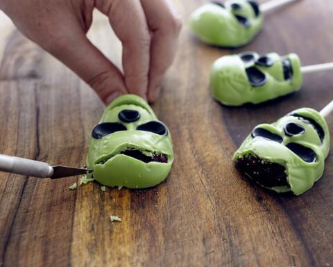 How to make creepy zombie pops with cake brains • Cake Journal