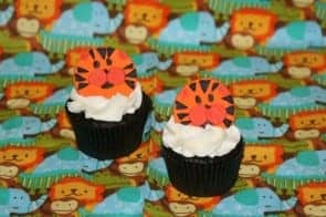 How to make Tiger cupcake toppers • CakeJournal.com