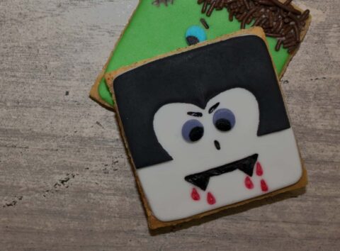 Video: How to make dracula cookies • Cake Journal