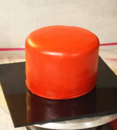 How to make a wavy fondant overlay on a cake • Cake Journal