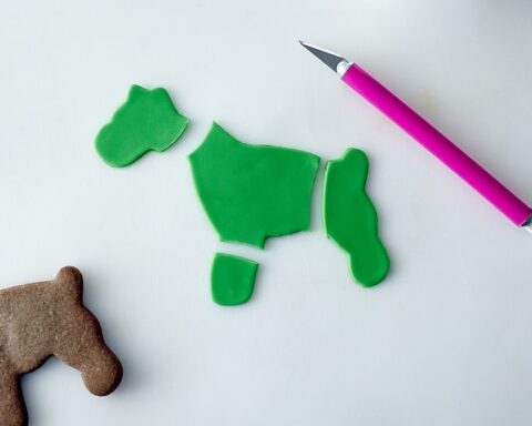 Christmas Sweater Gingerbread Dogs • Cake Journal