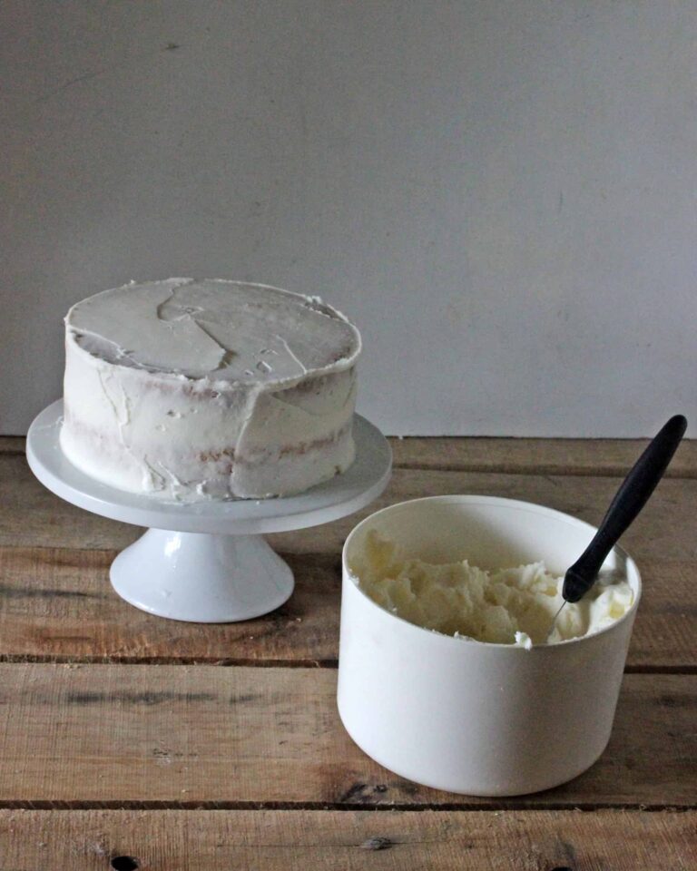 How to Make a Kit Kat Cake: Step-by-Step Recipe with Images