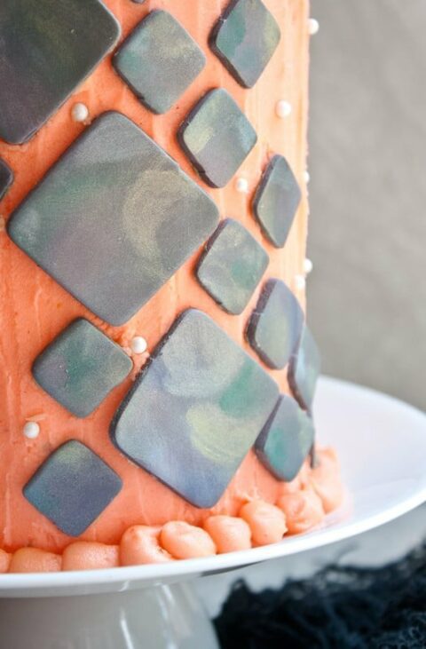 How to Make Abstract Metallic Diamond Tiles for Cakes • Cake Journal