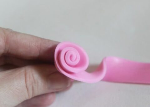 How to Make Simple Fondant Ribbon Roses • Cake Journal