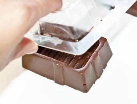 How to Make a Chocolate Gift Box Cake Topper