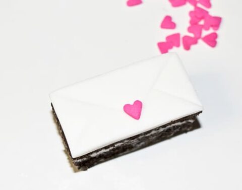 How To Make Mini Love Letter Cakes • Cake Journal