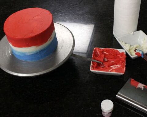 How to Make a 4th of July Patriotic Cake