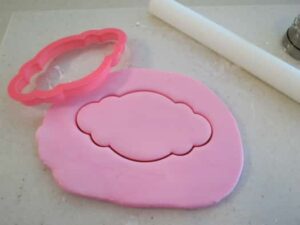 How to Make a Fondant Name Plaque • CakeJournal.com