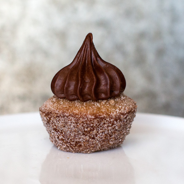 Delicious Churro Cupcakes: Easy Tutorial